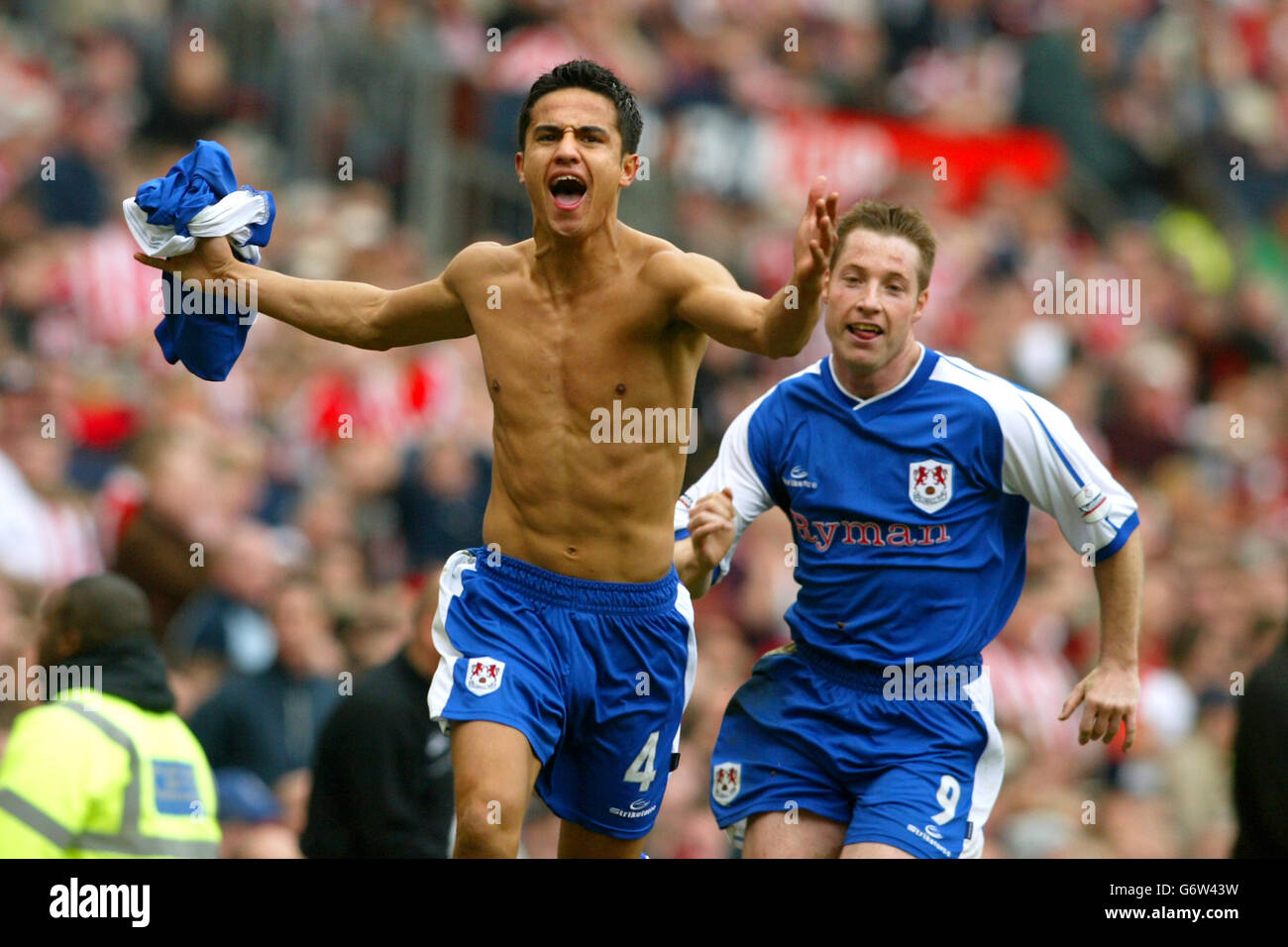 Millwall's Tim Cahill celebrates after scoring against Sunderland ...