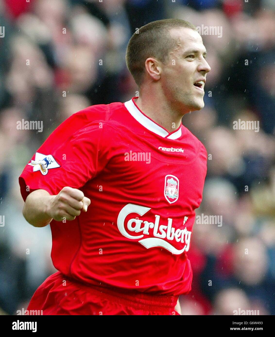 Michael owen liverpool celebrates hi-res stock photography and images ...