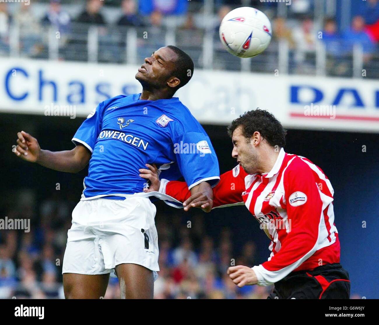 Ipswich towns darren bent and sunderlands julio arca hi-res stock ...
