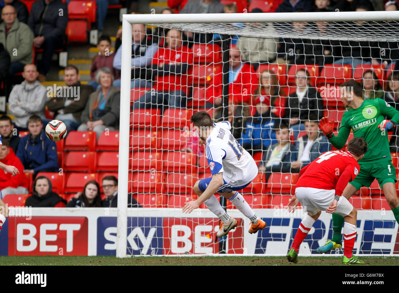 Nottingham Forest's Jamie Mackie heads his shot wide in the first half ...
