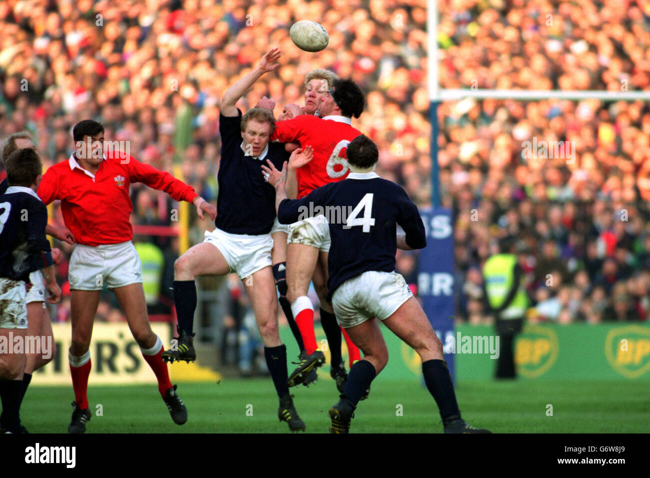 INTERNATIONAL RUGBY UNION. DEREK WHITE (SCOT) [FACING] HANDS TO CHRIS ...
