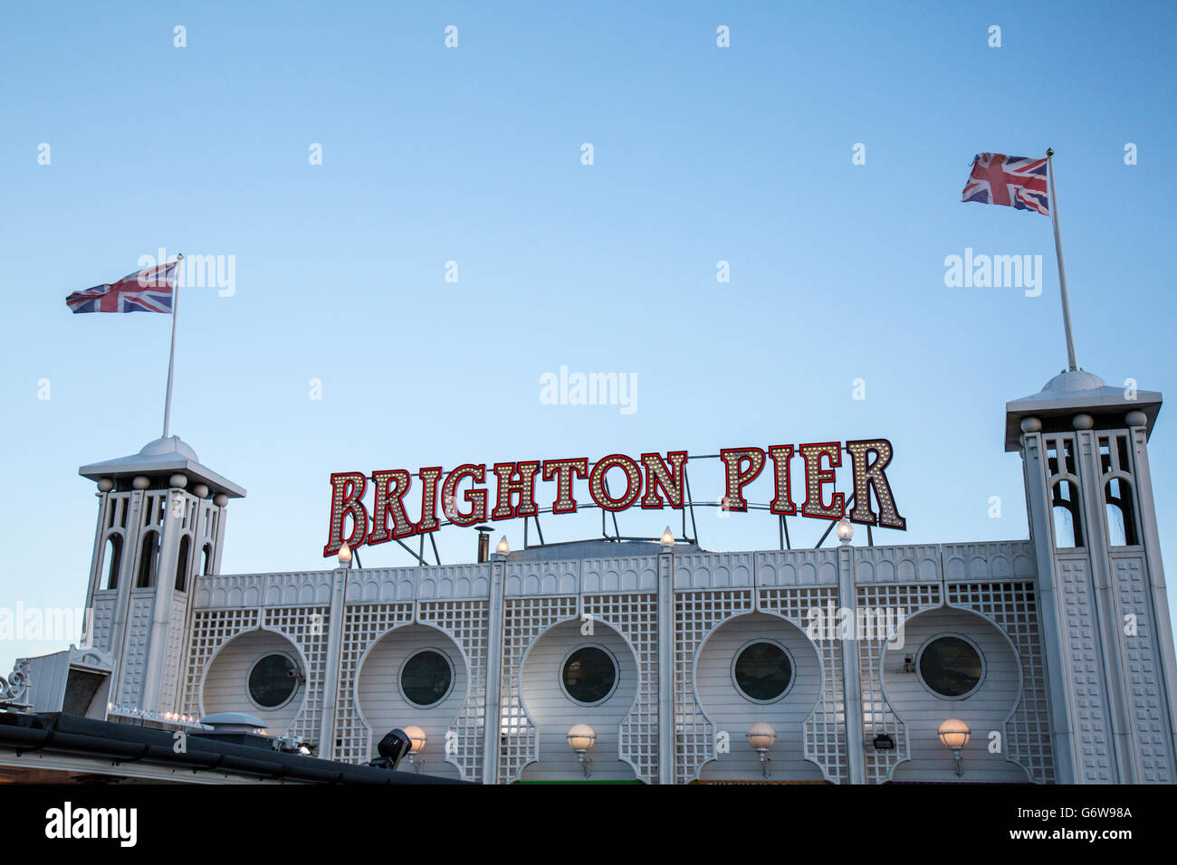 Entrance brighton pier hi-res stock photography and images - Alamy