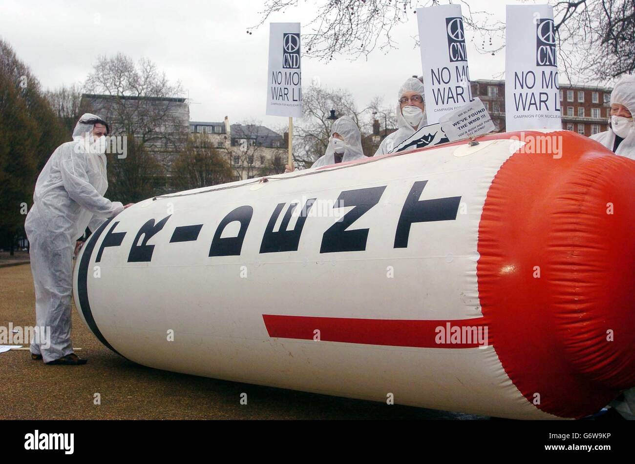 Peace through nuclear disarmament hi-res stock photography and images ...