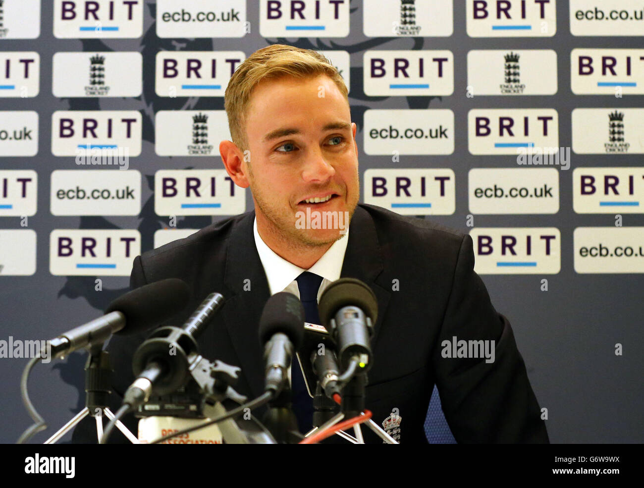 Cricket - England Media Conference - Hilton Hotel Stock Photo - Alamy
