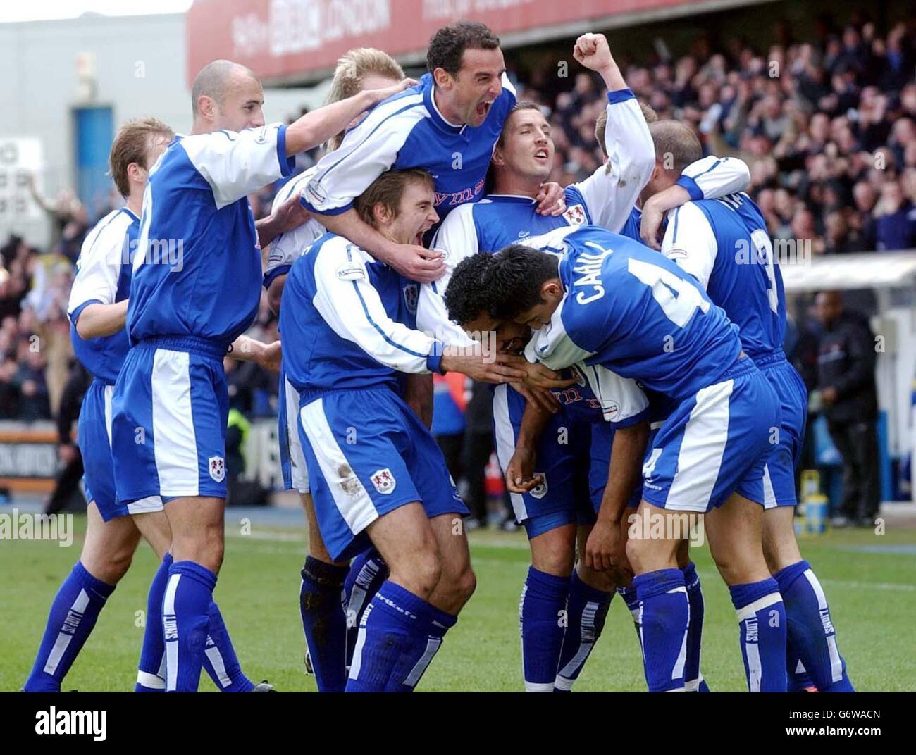 Millwalls players celebrate hi-res stock photography and images - Alamy