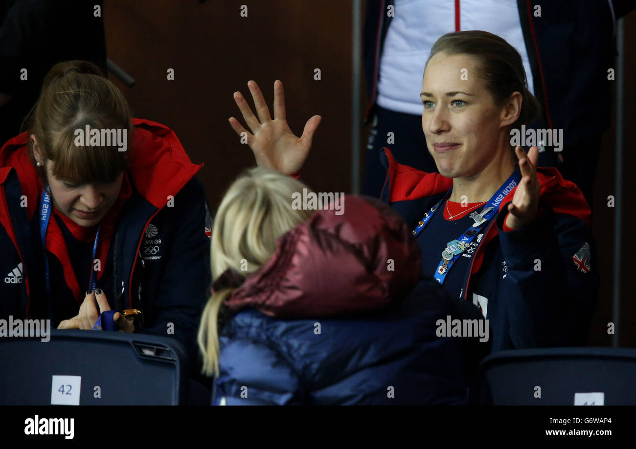 Great Britain's skeleton Gold medalist Lizzie Yarnold (centre) shows ...