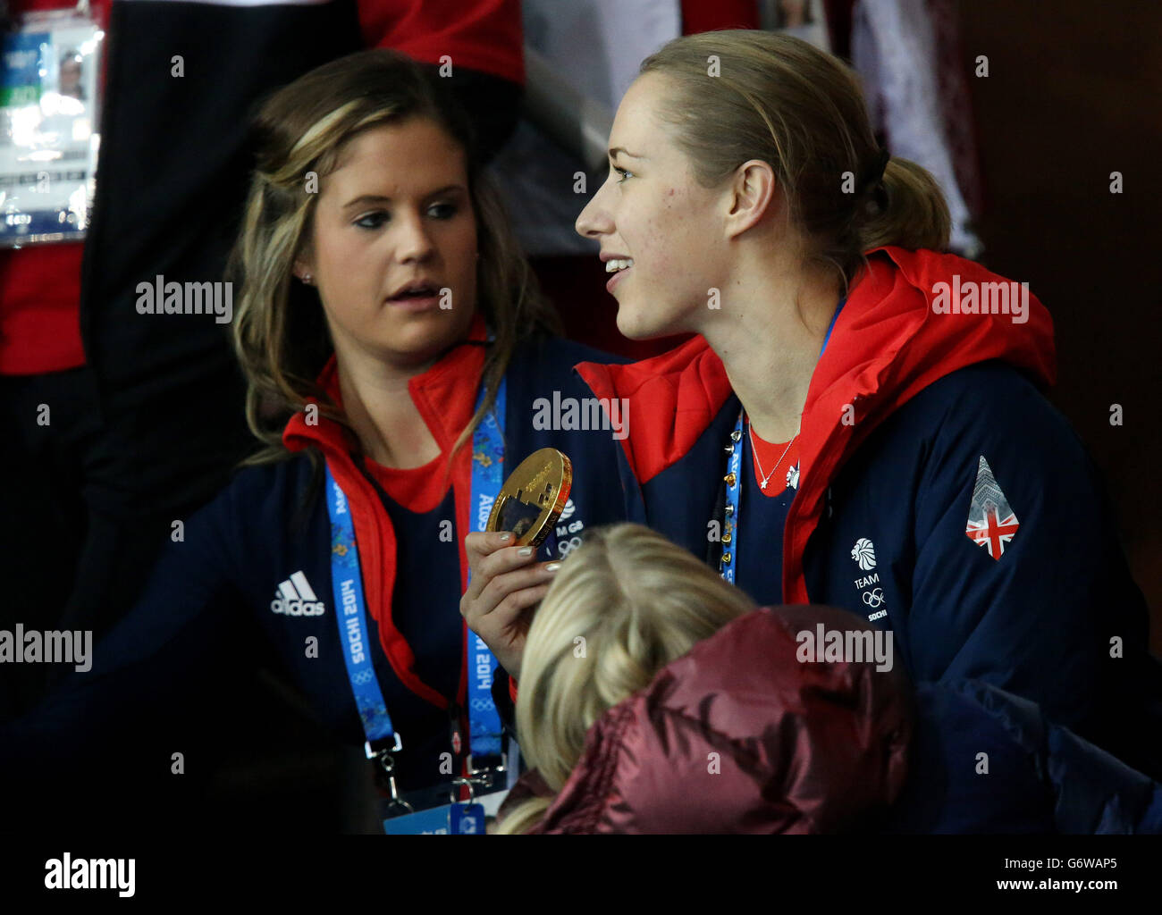 Great Britain's skeleton Gold medalist Lizzie Yarnold (centre) shows ...