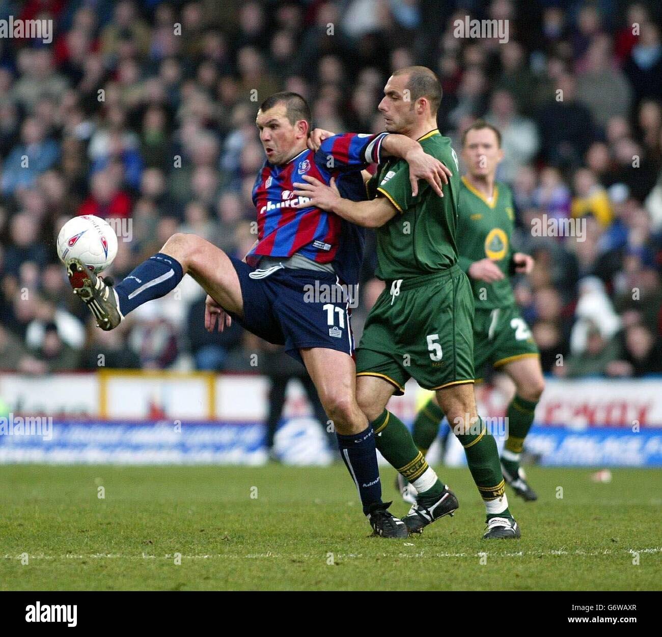 Sport football action neil shipperley hi-res stock photography and ...
