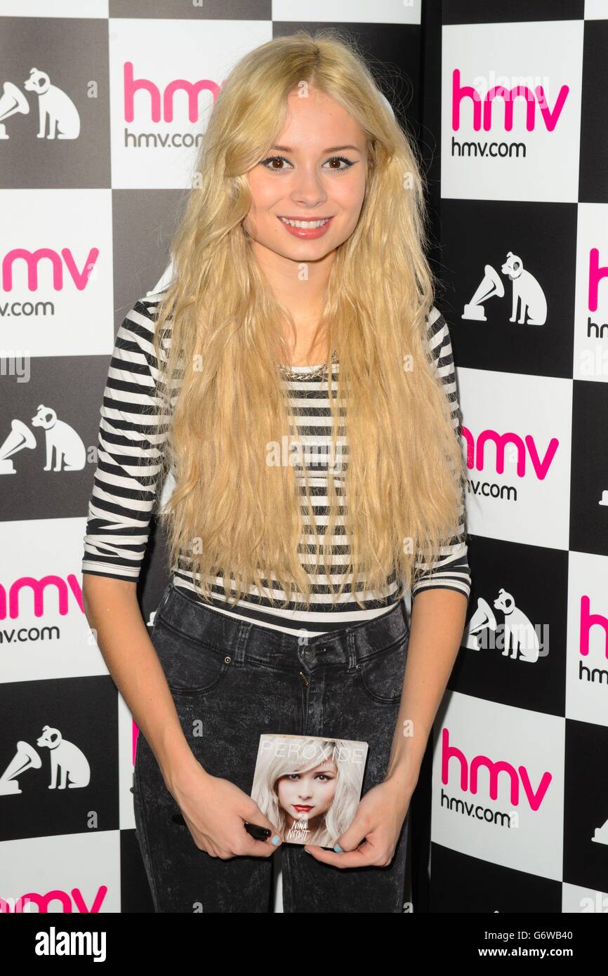 Nina Nesbitt photocall - London Stock Photo - Alamy