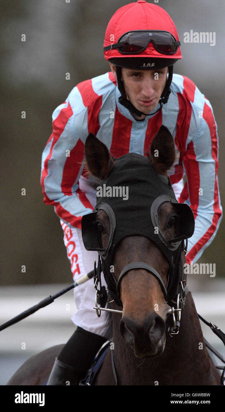 Spreadable ridden by jockey George Baker going to post for the 32Red ...