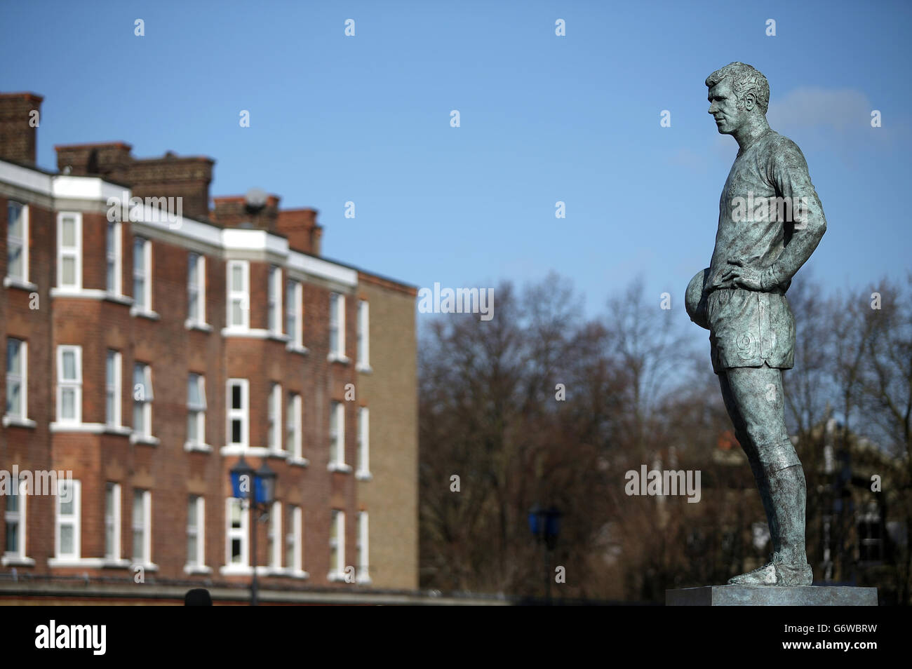 A statue of peter osgood outside of stamford bridge hi-res stock ...