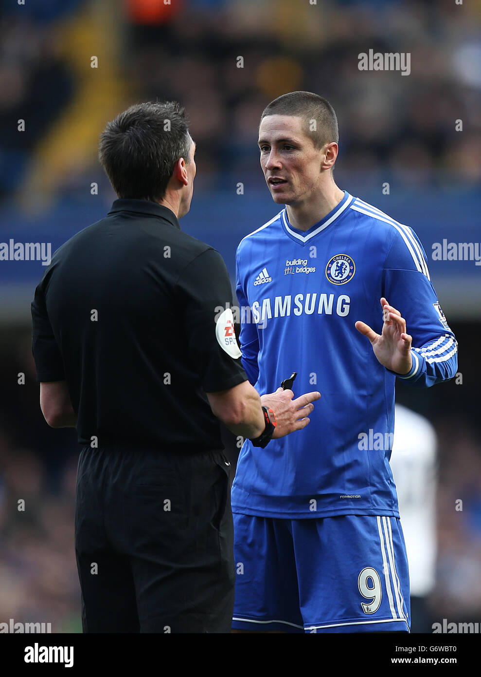 Chelsea's Fernando Torres speaks with referee Lee Probert Stock Photo ...