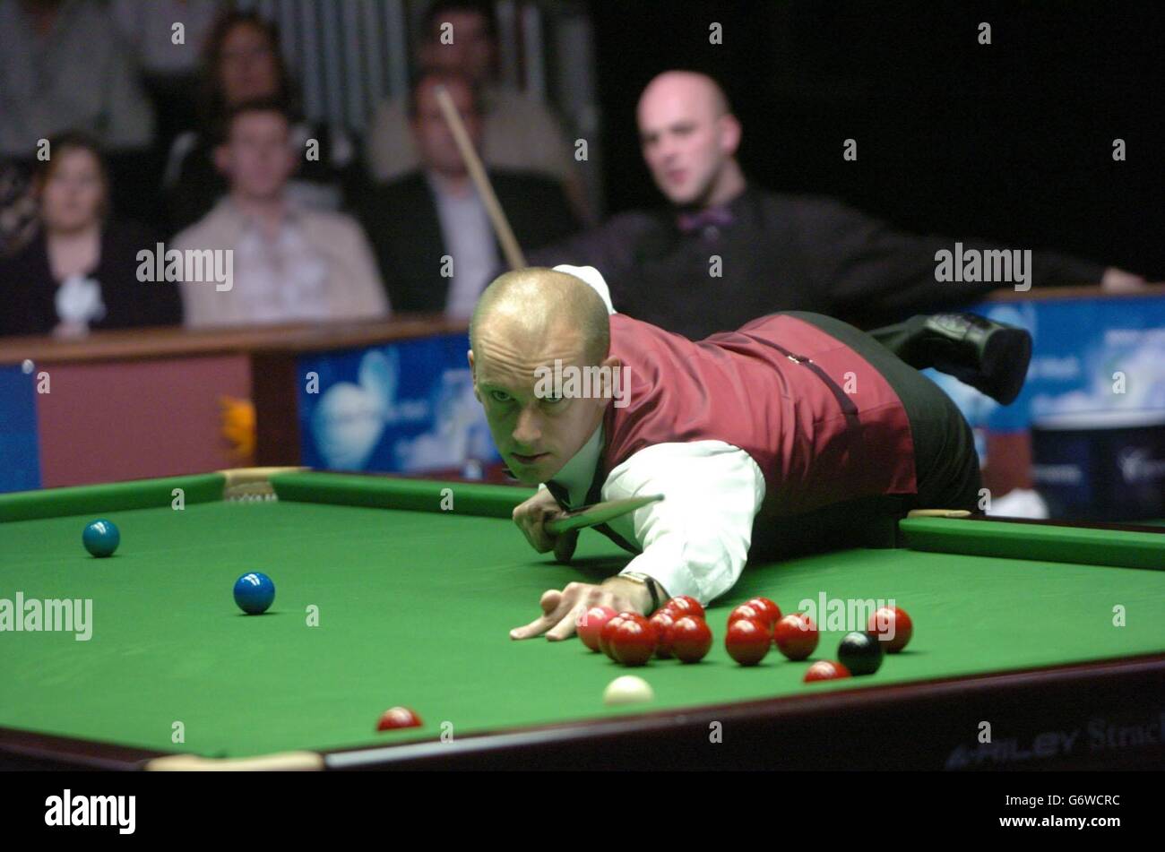 Peter ebdon final irish masters against mark king hi-res stock ...