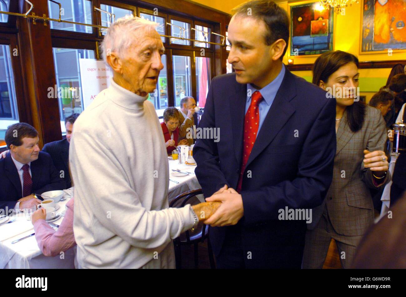 Smoking ban in Ireland Stock Photo - Alamy