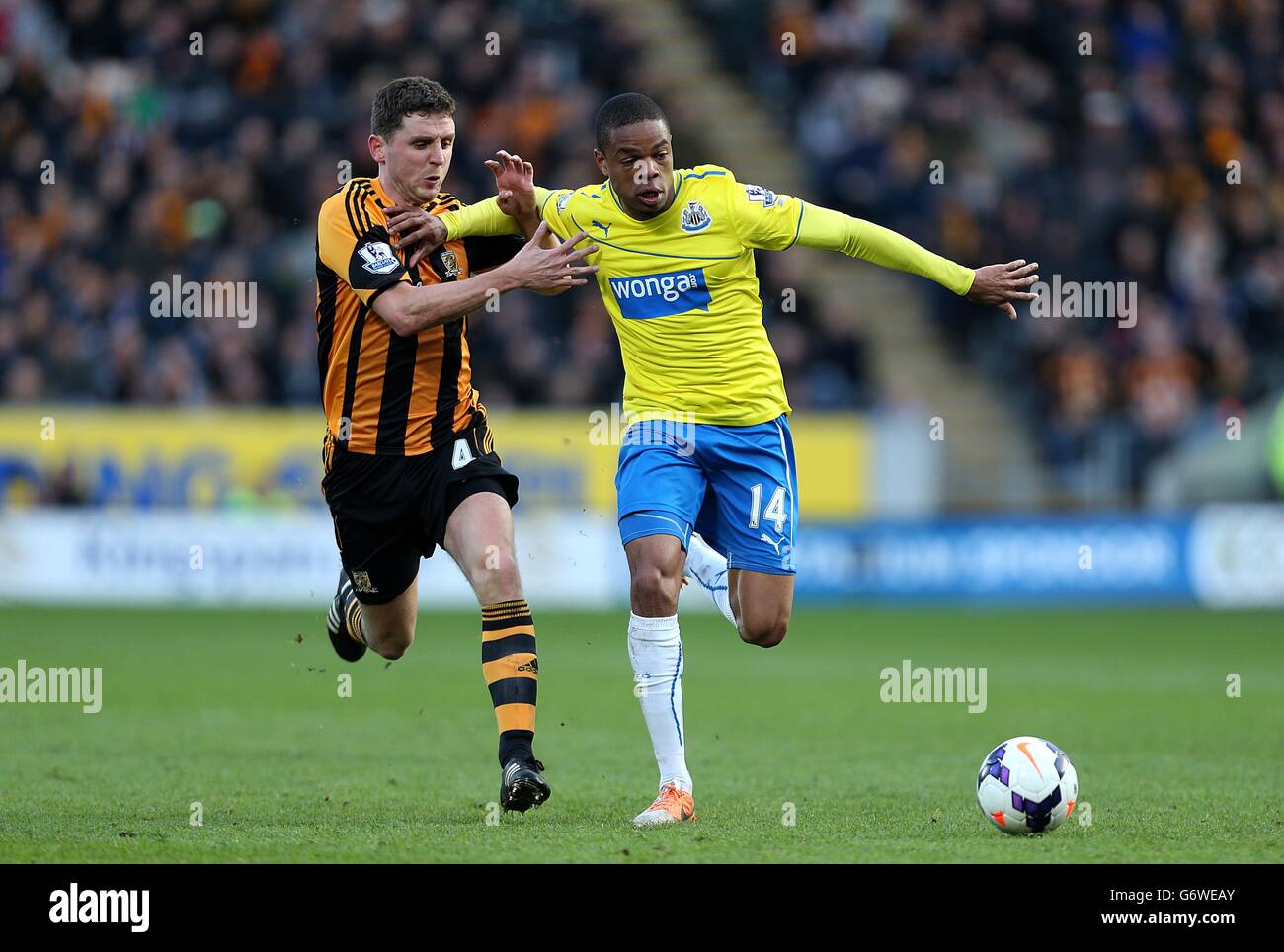 Newcastle United's Loic Remy (right) and Hull City's Alex Bruce battle ...