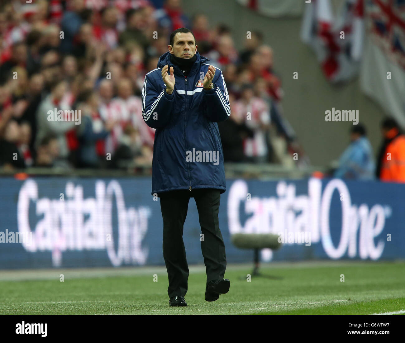 Touchline advertising hi-res stock photography and images - Alamy