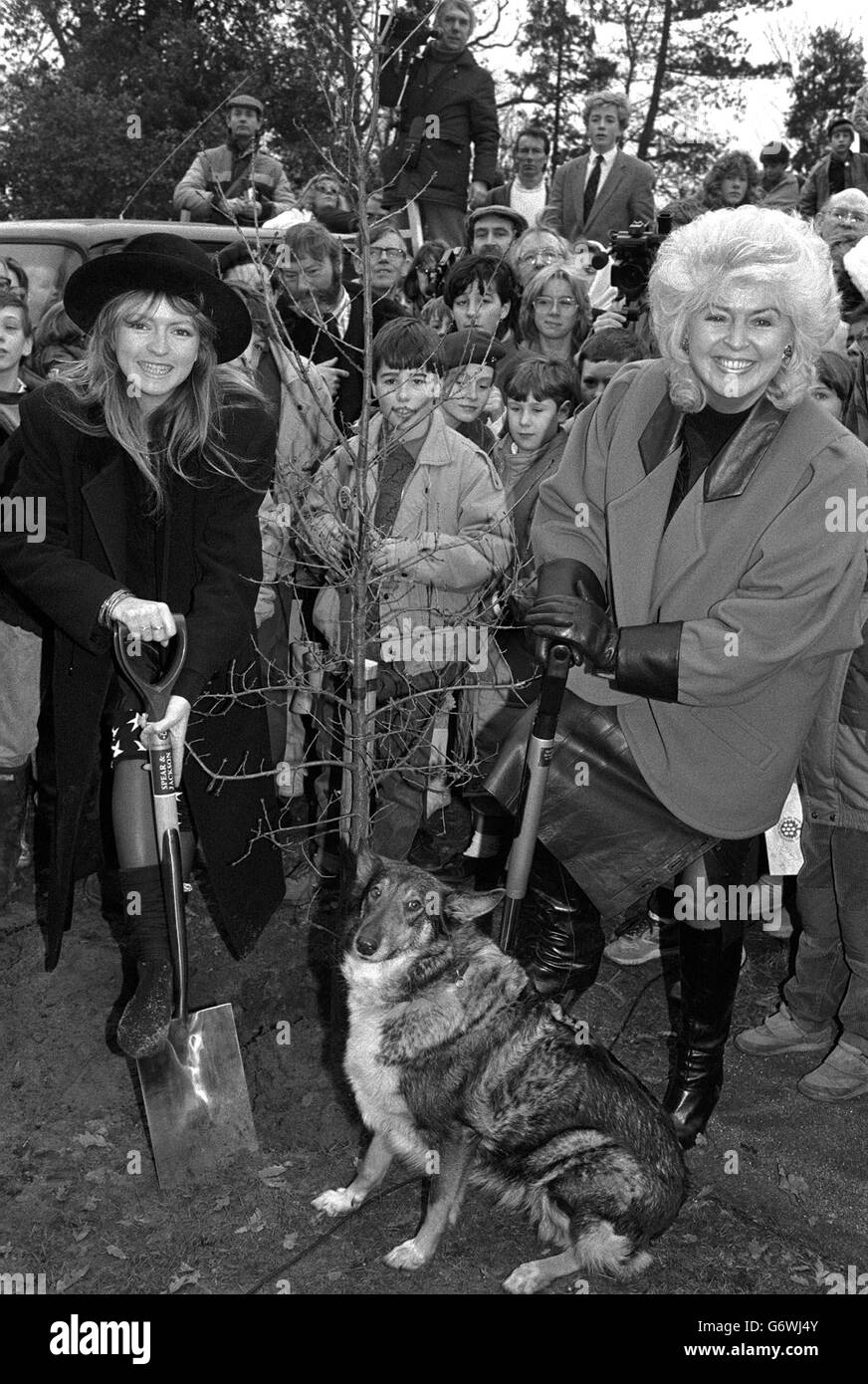 Caron Keating and Gloria Hunniford Stock Photo - Alamy