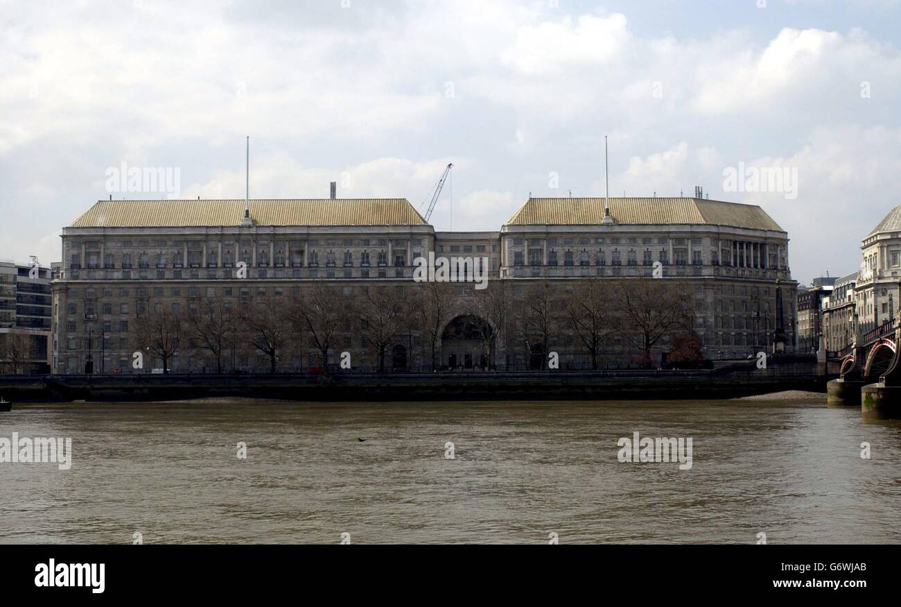 The mi5 building on londons millbank 29 06 04 hi-res stock photography ...