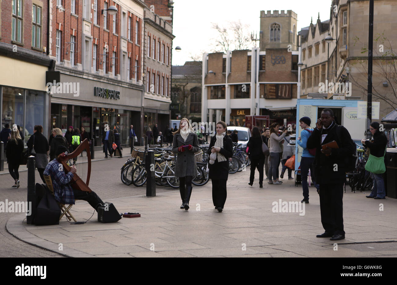 Cambridge busker hi-res stock photography and images - Alamy