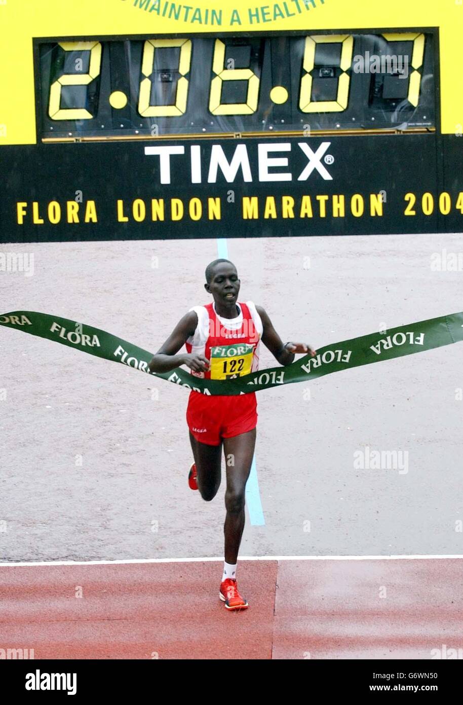 Sport athletics london marathon accident f l full length jane kosgei hi-res stock photography ...