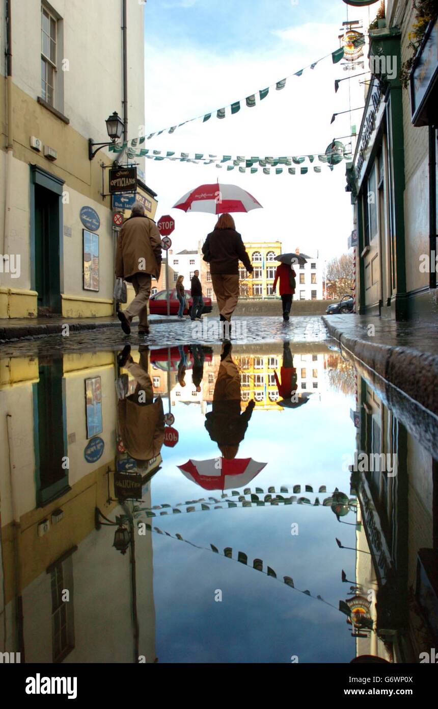 Wet puddle ireland hi-res stock photography and images - Alamy