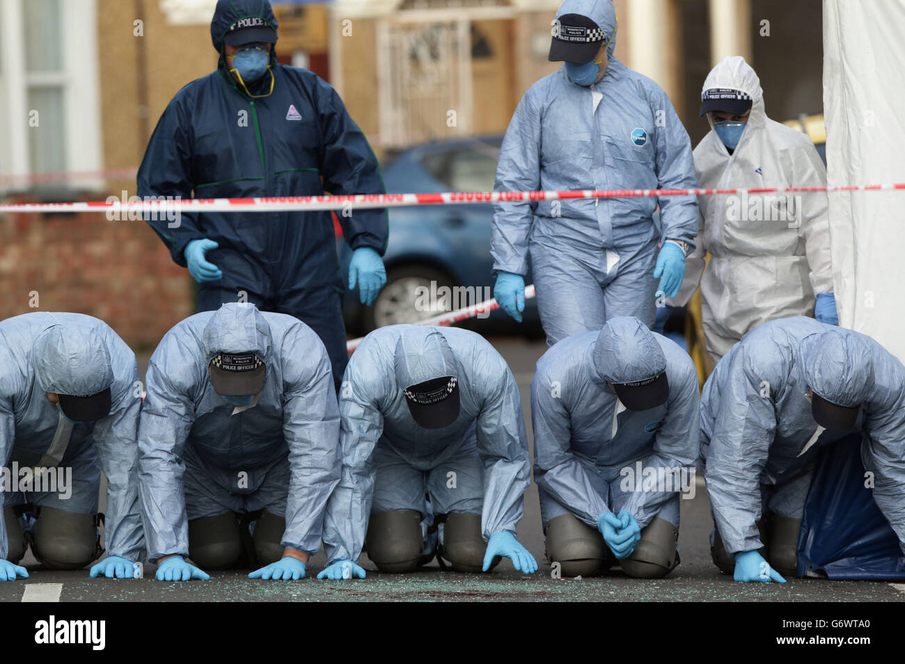 Metropolitan police officers forensic hi-res stock photography and ...