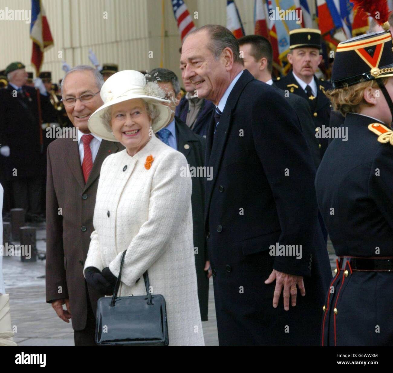 Britain's queen elizabeth ii with french president jacques chirac at ...