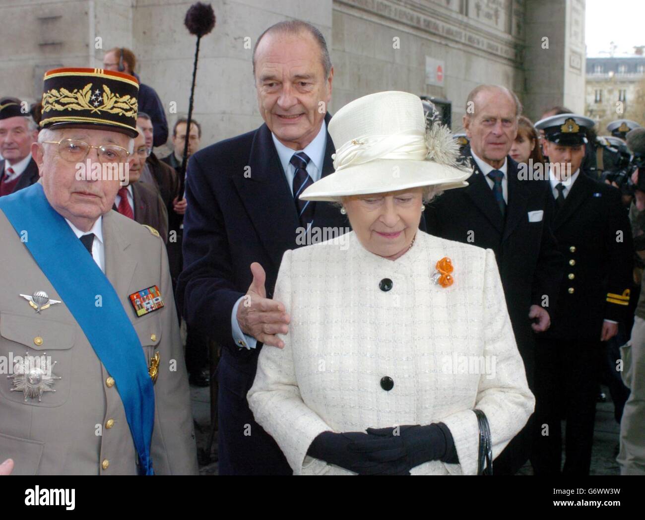 Queen elizabeth ii president jacques chirac france hi-res stock ...