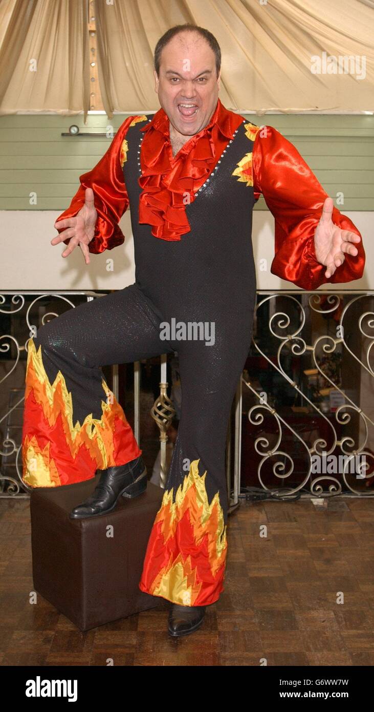 Former eastenders actor shaun williamson poses hi-res stock photography ...