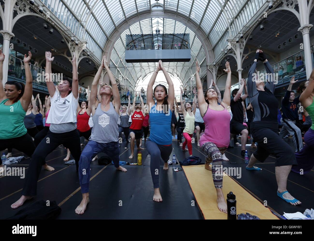 Lululemon and yoga hi-res stock photography and images - Alamy