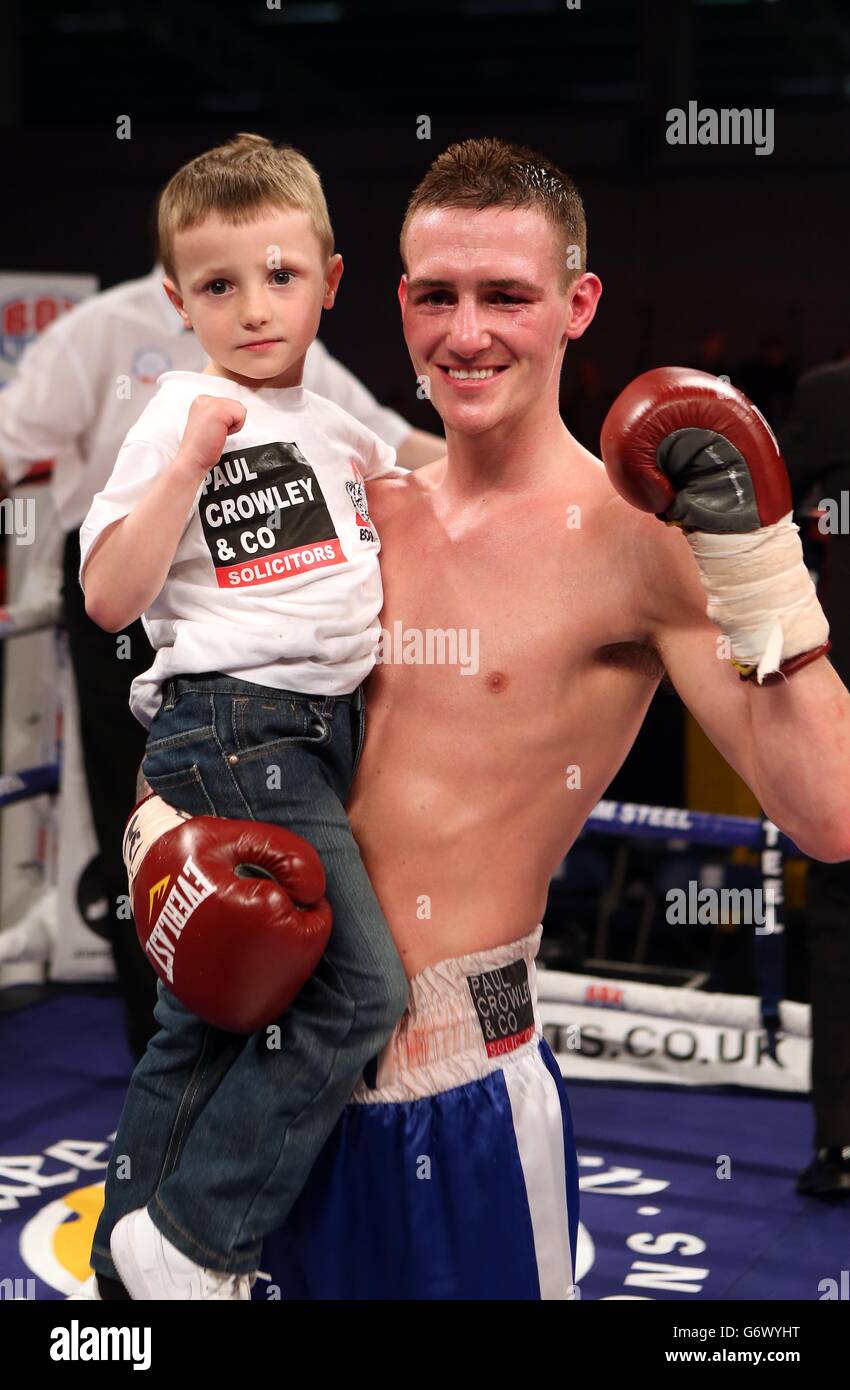 Kevin Satchell celebrates with his son Alfie after defeating Issac ...