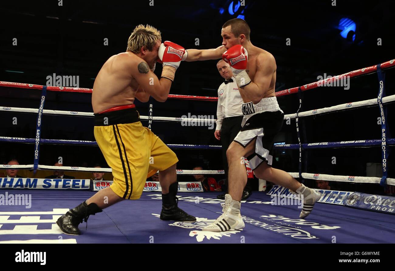 Matty fagan yordan vasilev in lightweight contest aintree racecourse hi ...