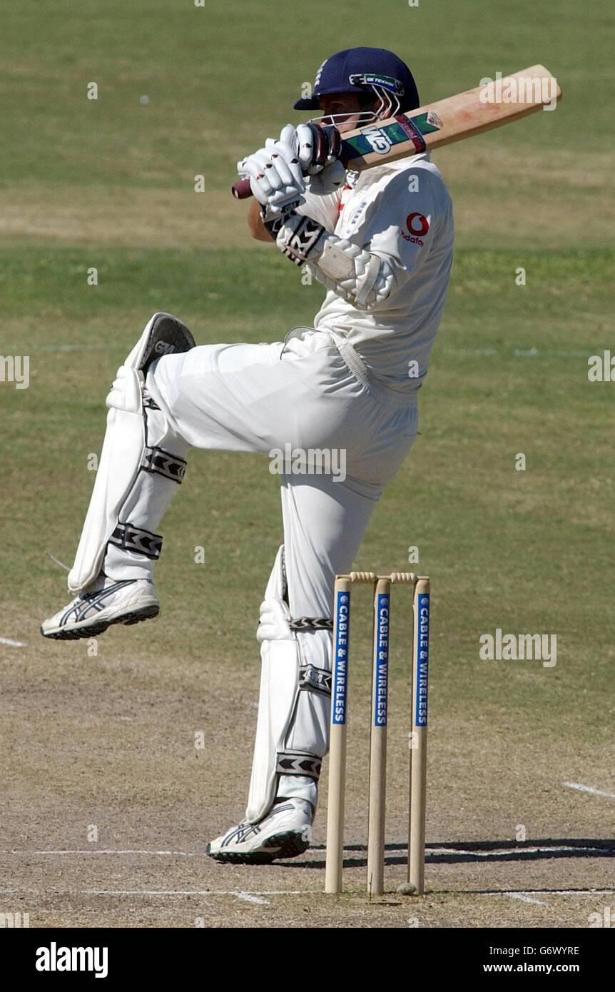 Sport cricket action batting michael vaughan hi-res stock photography ...