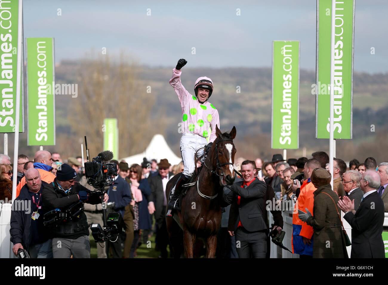 Full length winners enclosure efivepic hi-res stock photography and ...
