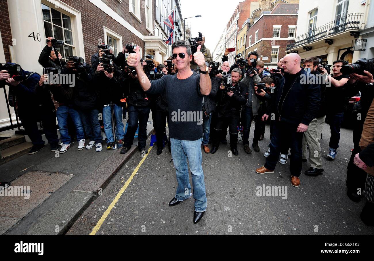 Panel of judges thumbs up hi-res stock photography and images - Alamy