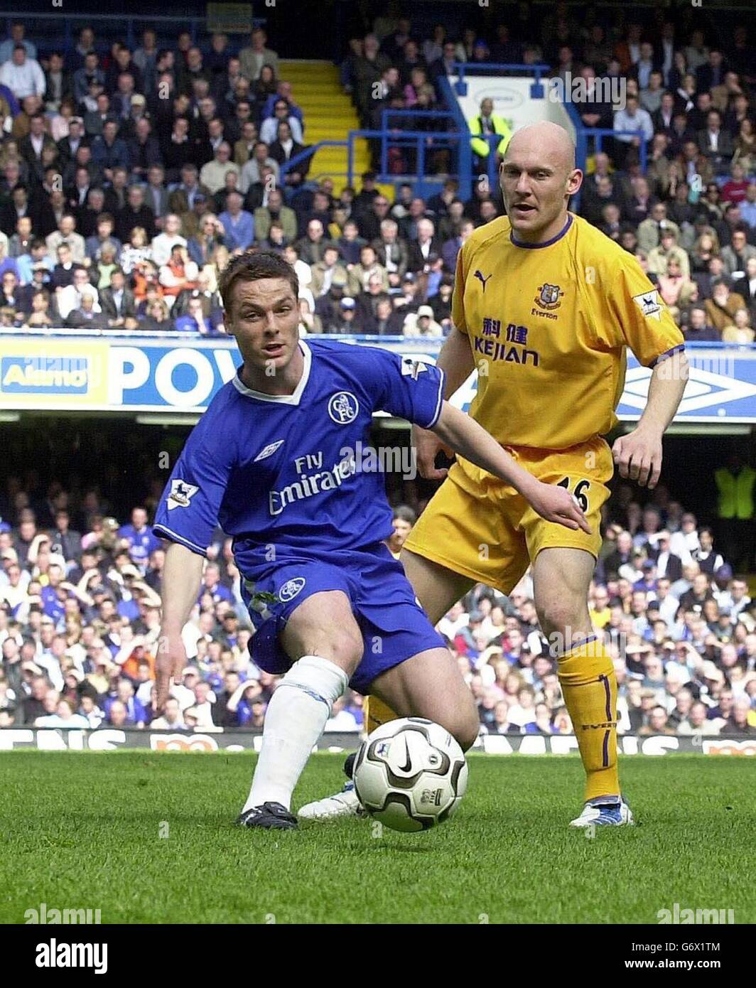 Scott Parker (left) of Chelsea in action with Everton's Thomas Gravesen ...