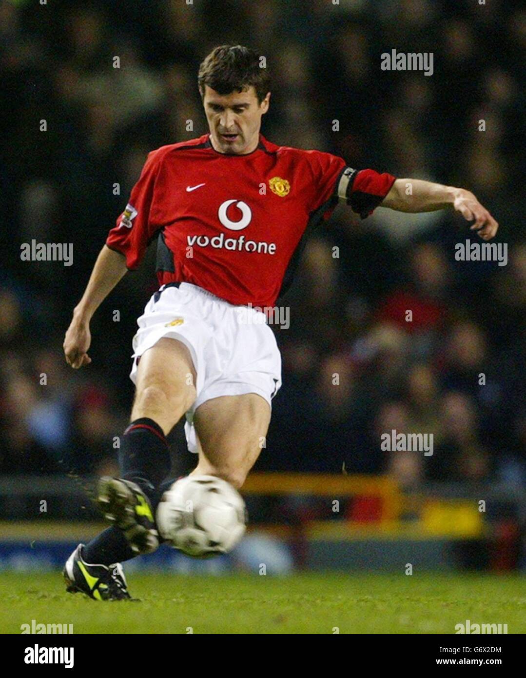 Manchester utd captain roy keane hi-res stock photography and images ...