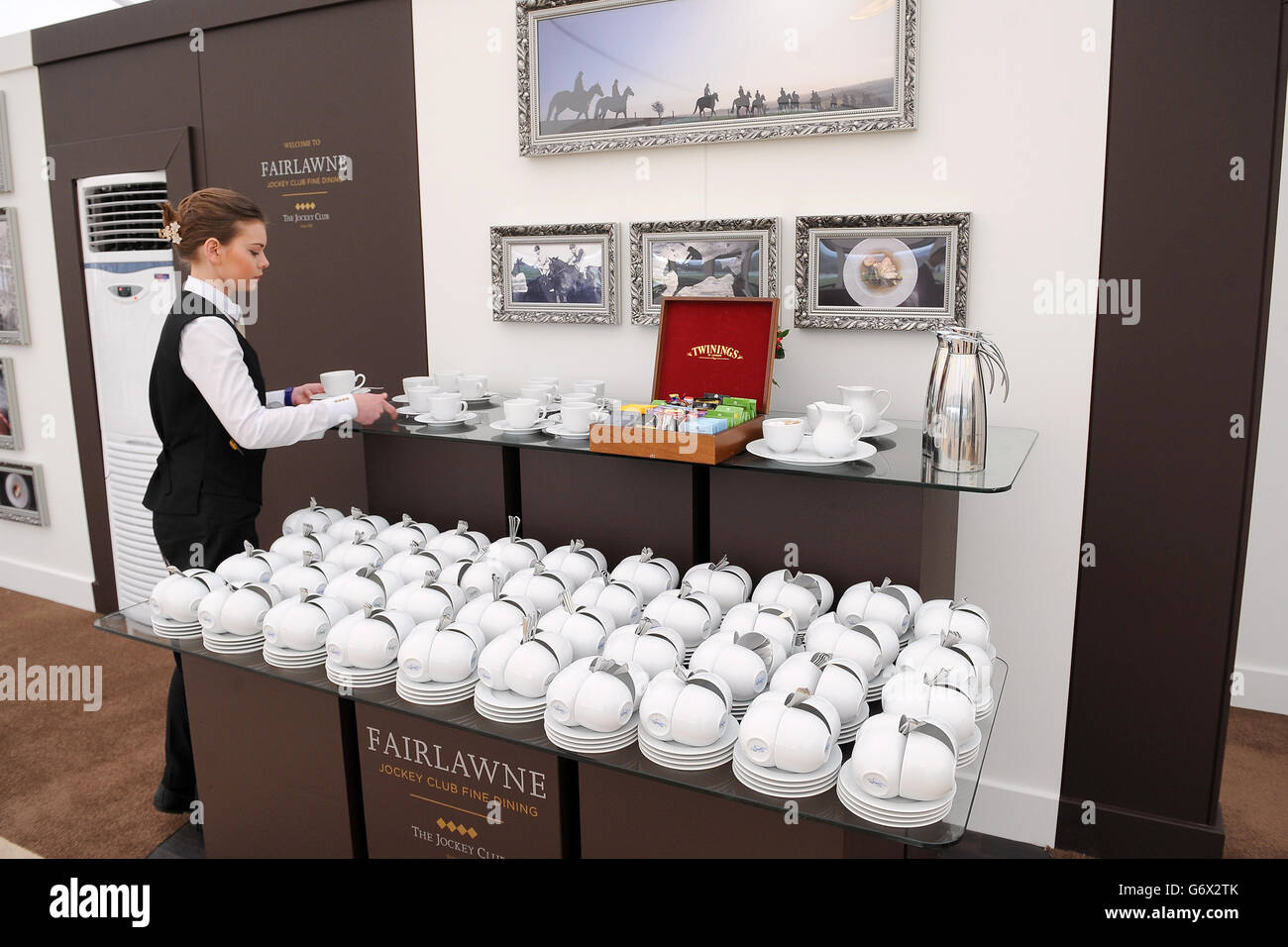 Guests view photographs hi-res stock photography and images - Alamy