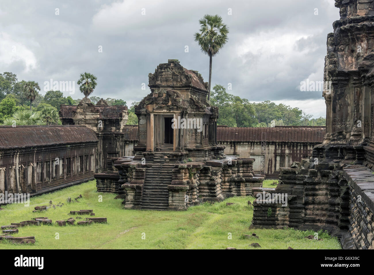 Center temple courtyard with library, Angkor Wat, Cambodia Stock Photo ...