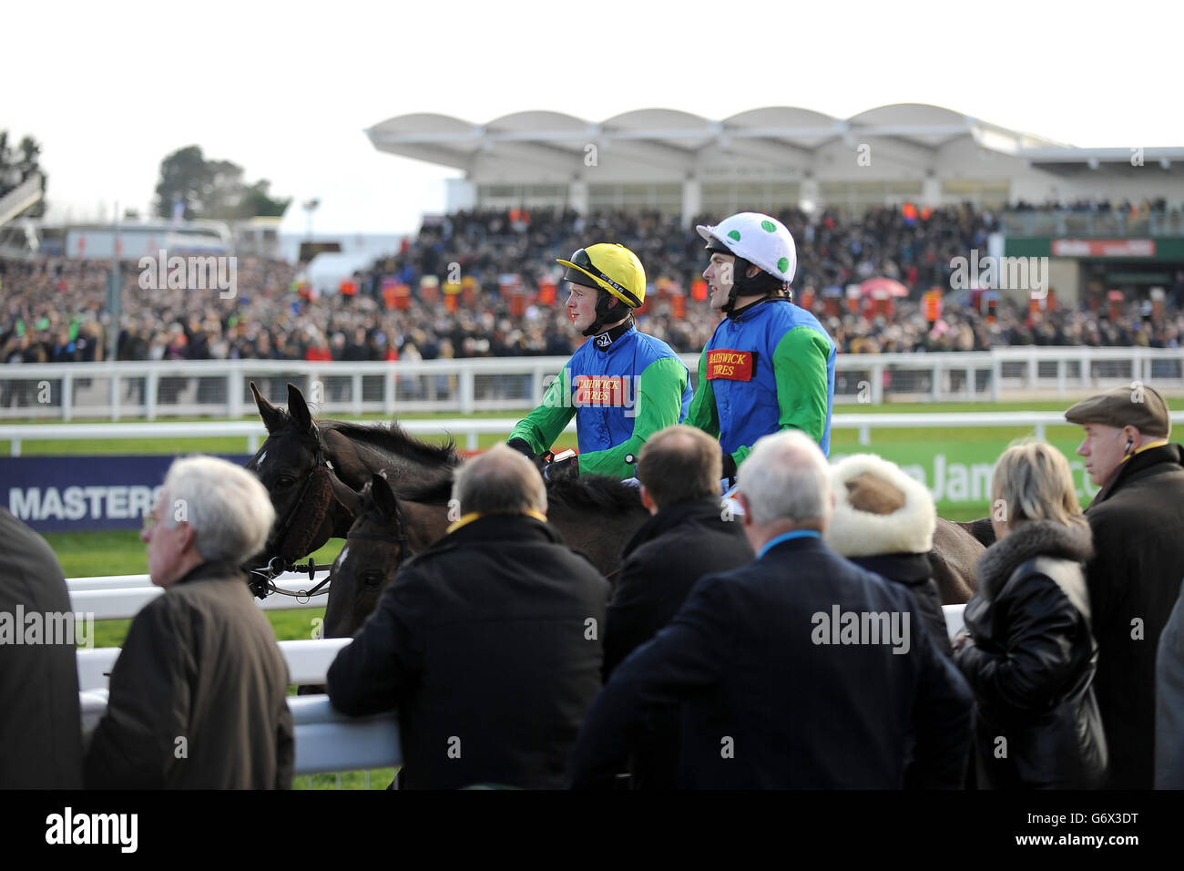 Standing ovation sport hi-res stock photography and images - Alamy