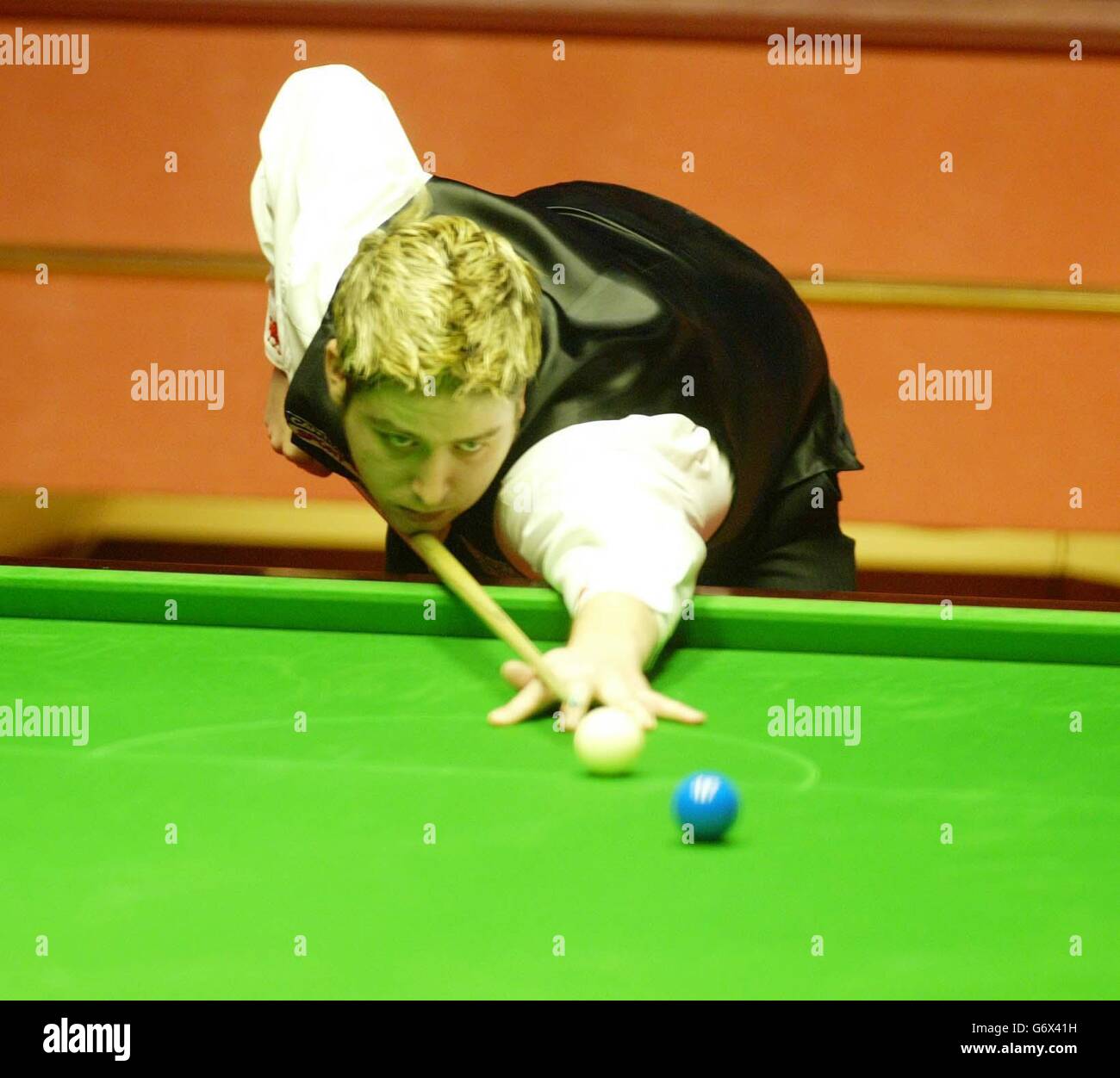 In 2004 embassy world snooker championships sheffield hi-res stock ...