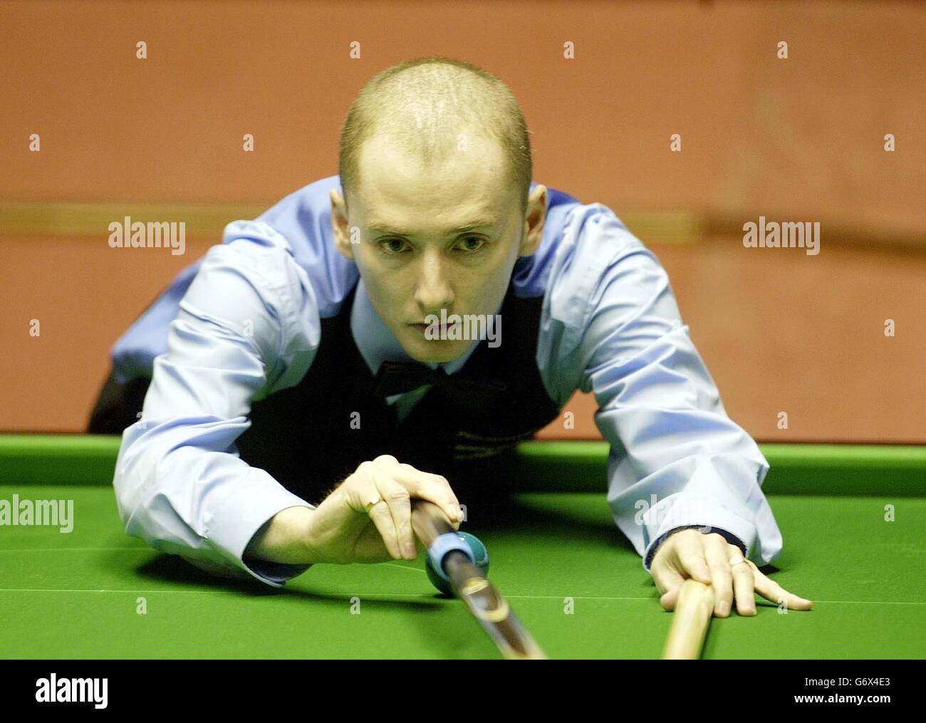 In 2004 embassy world snooker championships sheffield hi-res stock ...