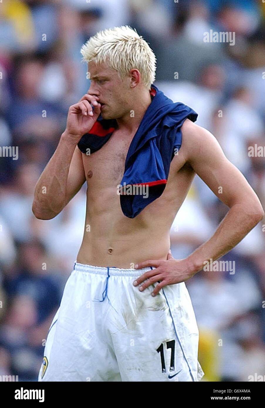 Alan Smith of Leeds United looks dejected after their defeat by ...
