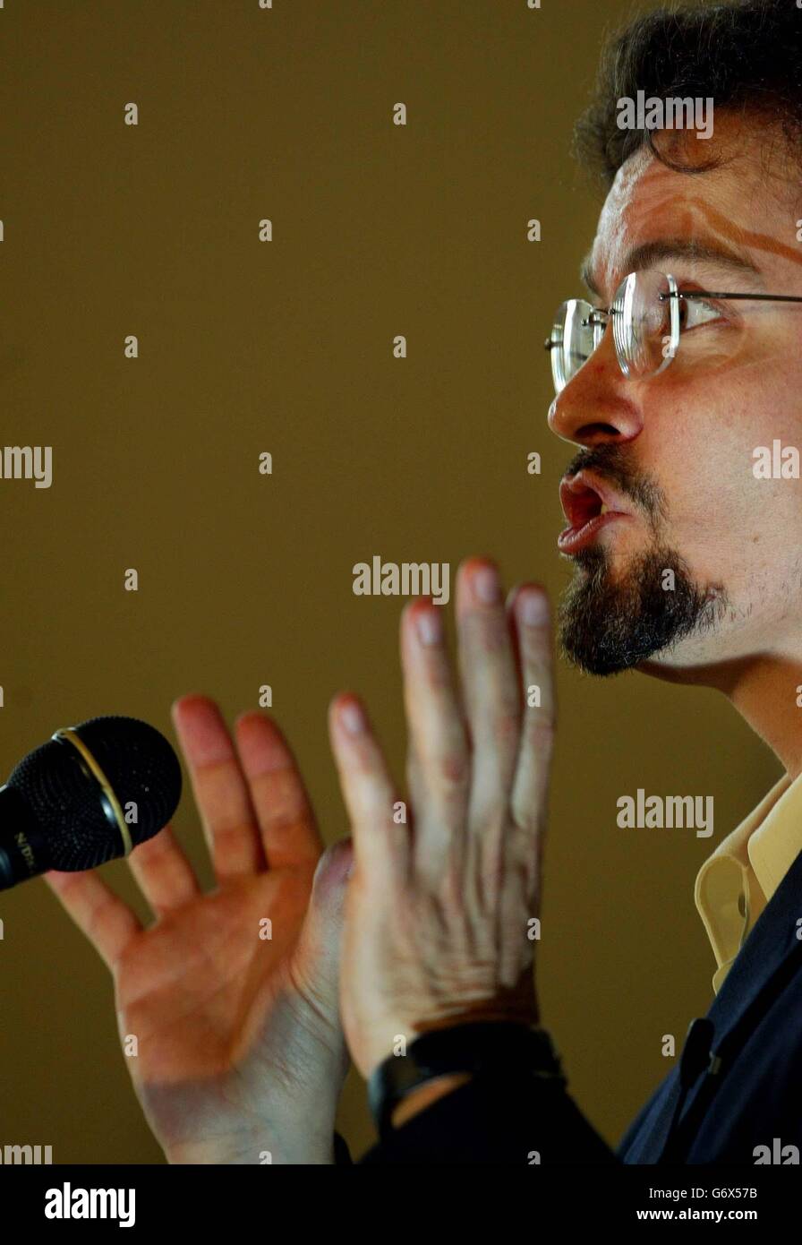 Hamza Yusuf giving a lecture at Glasgow Islamic Centre the America ...