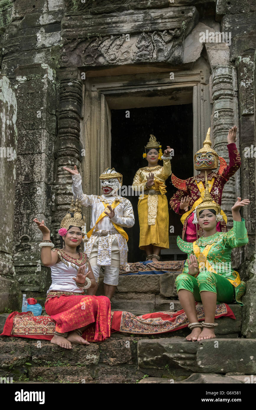 Apsara Dancers Bayon Temple High Resolution Stock Photography and ...