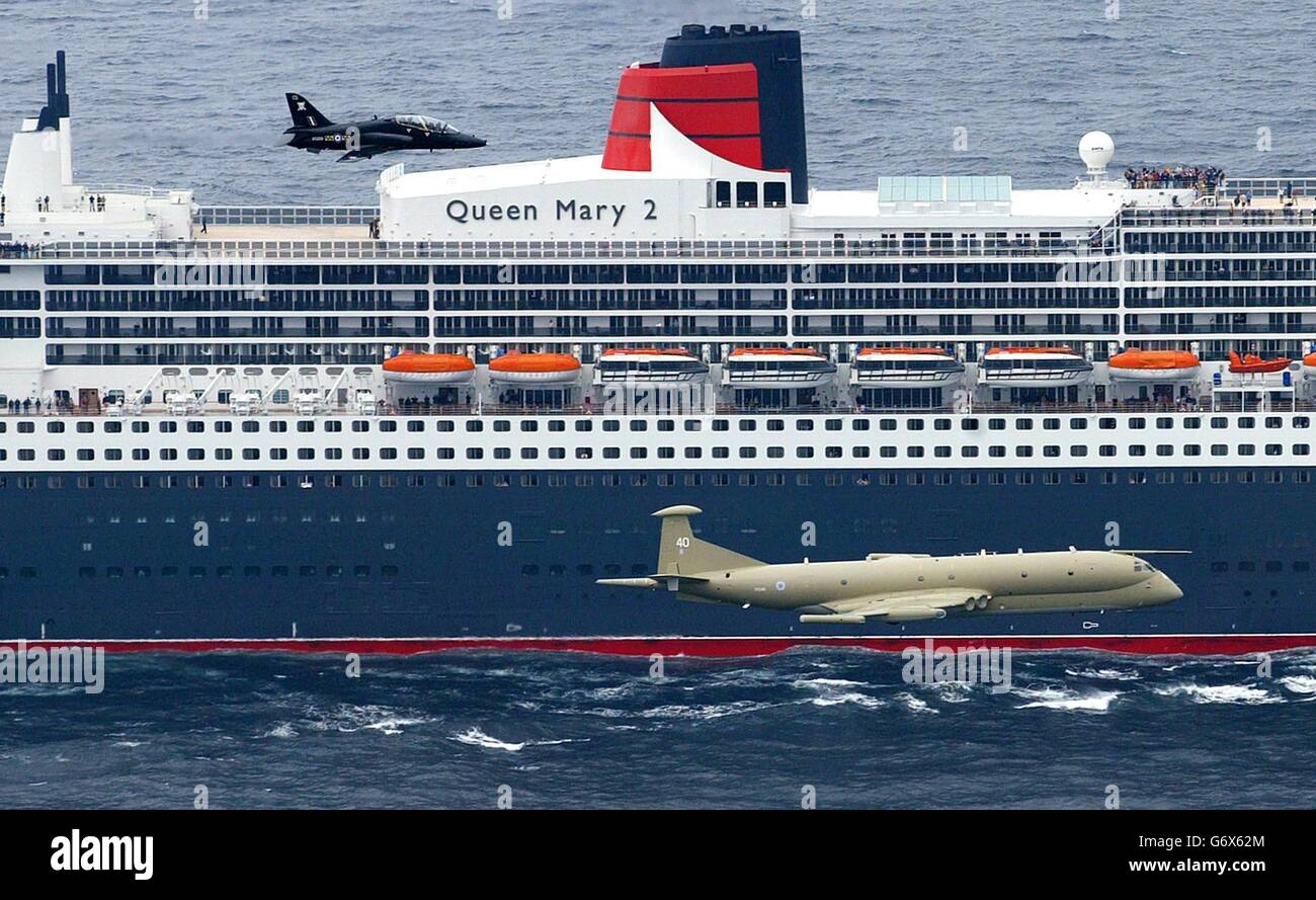 QE2 AND QM2 Stock Photo - Alamy