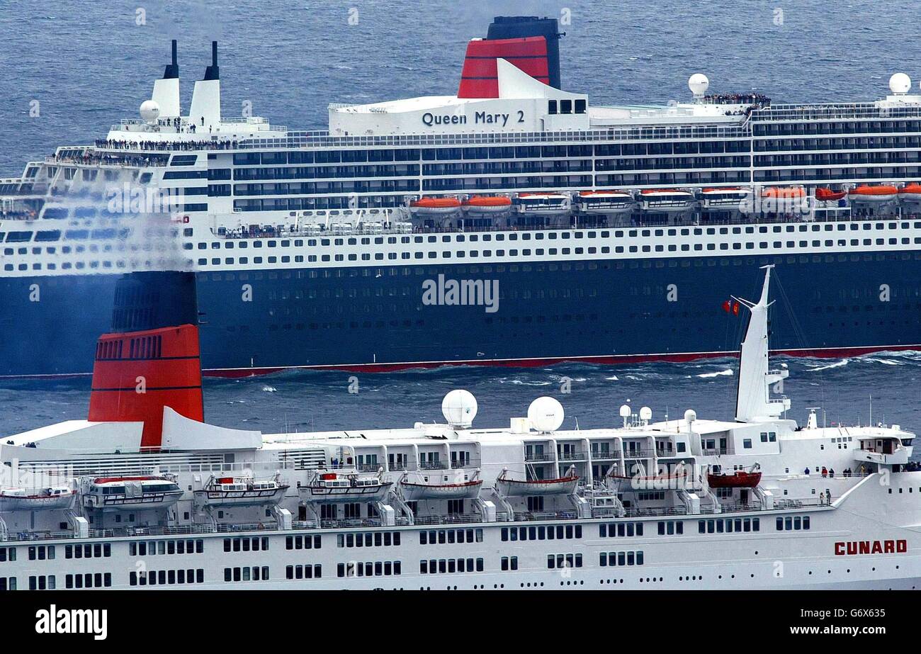 QE2 AND QM2 Stock Photo - Alamy