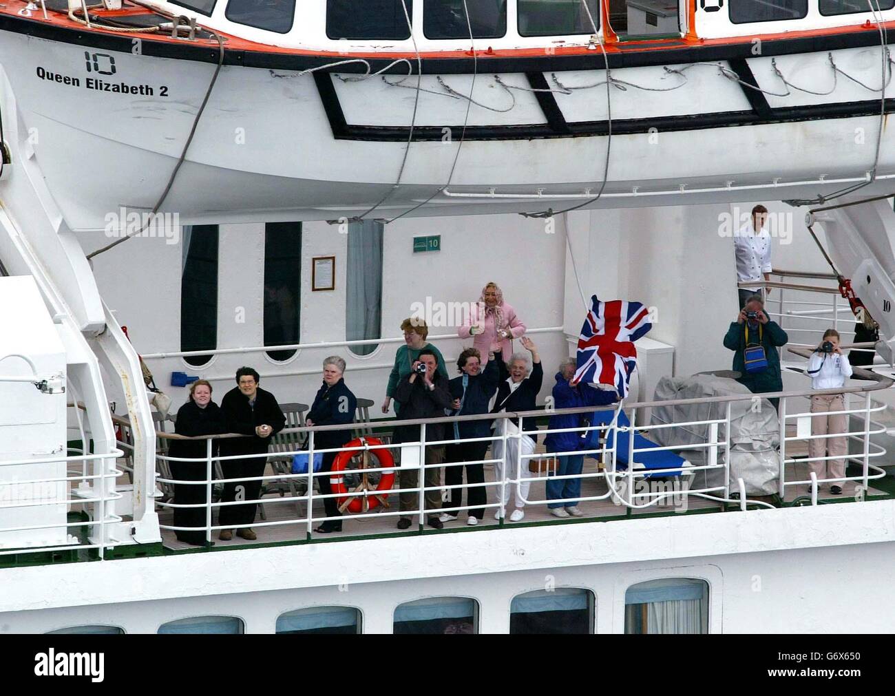 QE2 AND QM2 Stock Photo - Alamy