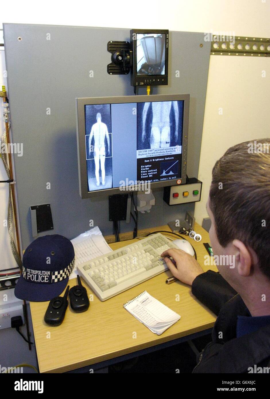 Body scanner clothes hi-res stock photography and images - Alamy