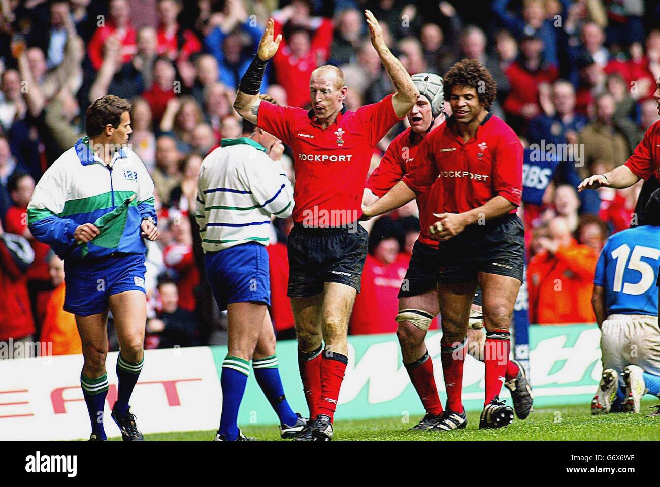 Wales gareth thomas rbs 6 nations match millennium stadium hi-res stock ...